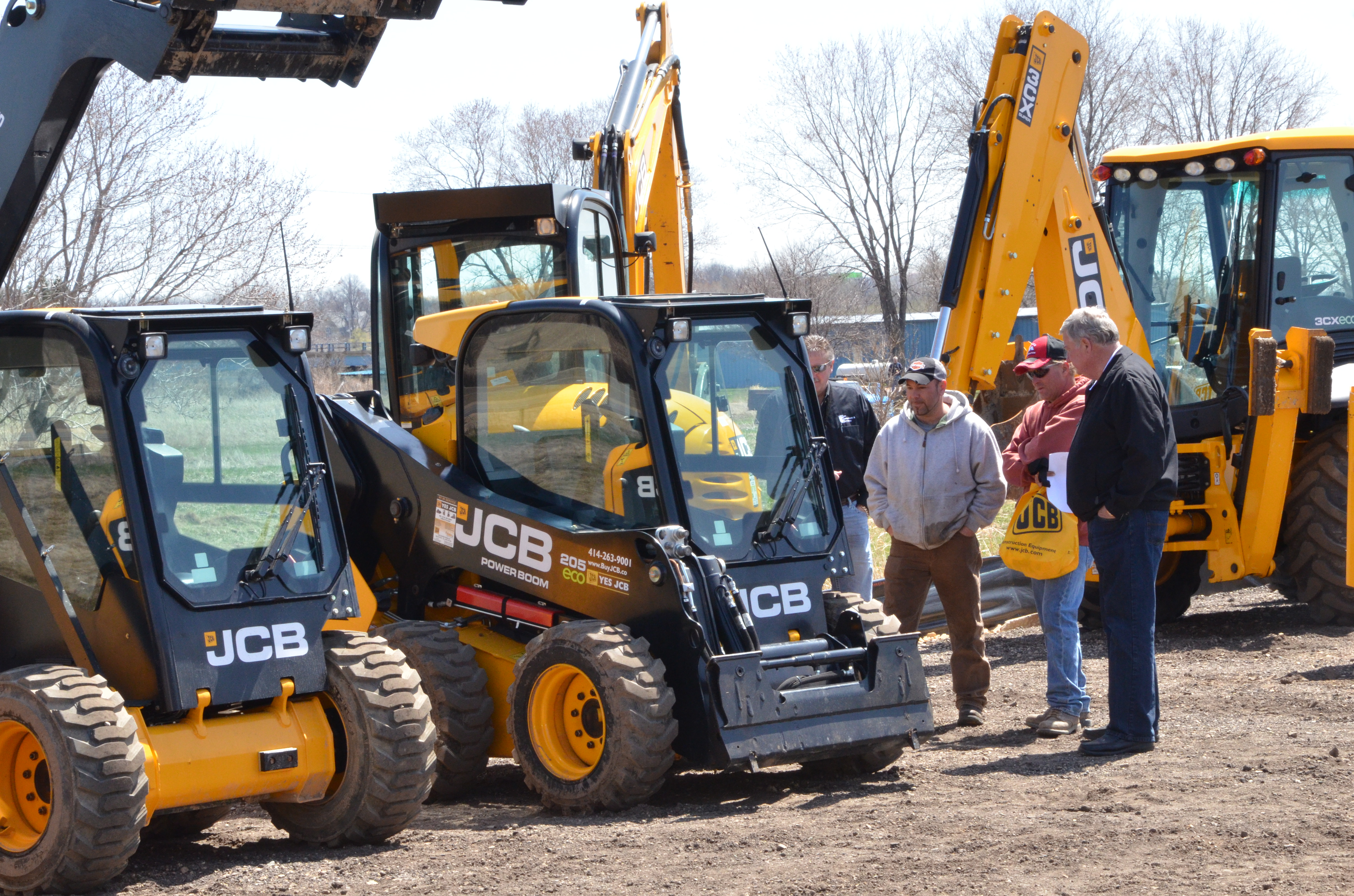 Milwaukee, WI JCB Equipment Dealer Photos | New & Used Telehandlers ...